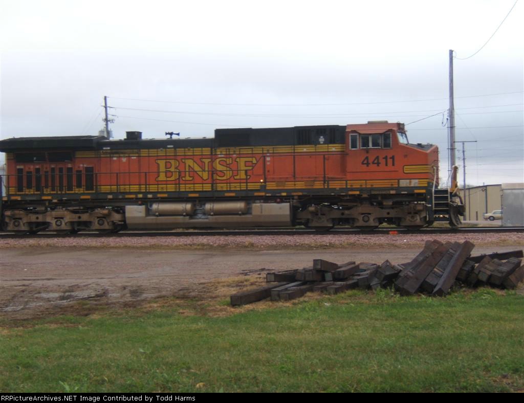 BNSF 4411